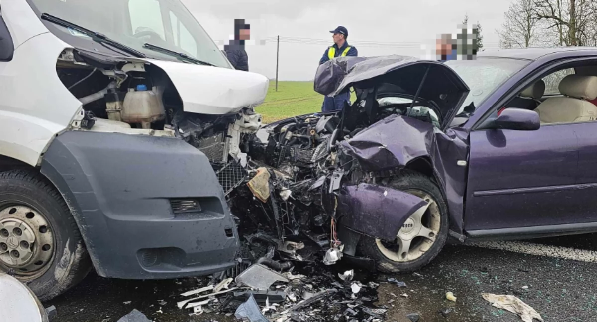 Czołówka na DW 112. Jedna osoba w szpitalu